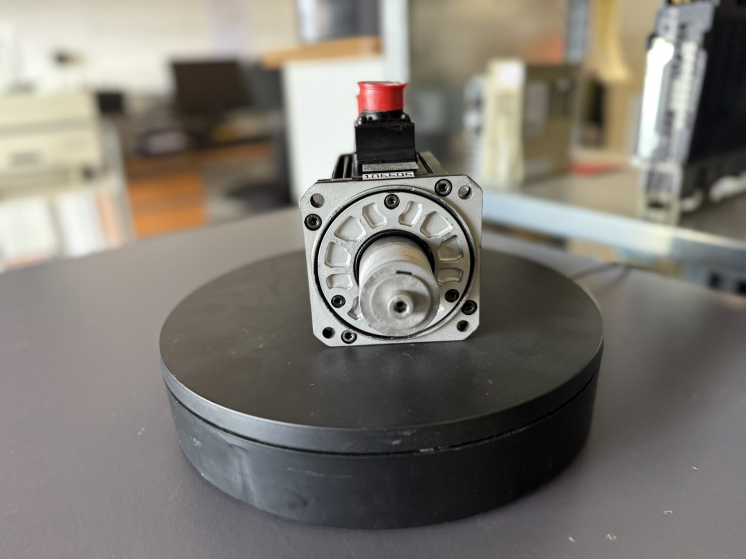 Yaskawa SGMSH-10DCA61 Servo Motor Repair with a focus on the seal and ...