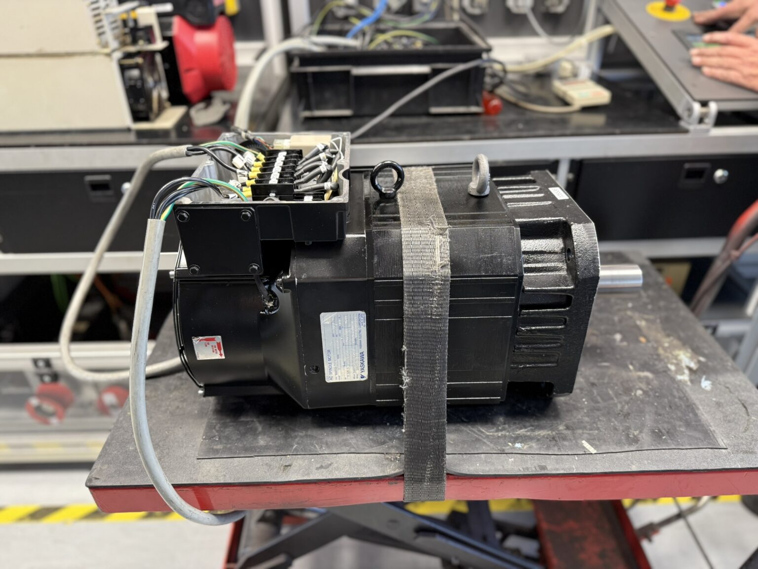 Yaskawa AC Spindle Motor UAASKD-08LYA11 Präzision und Zuverlässigkeit ...