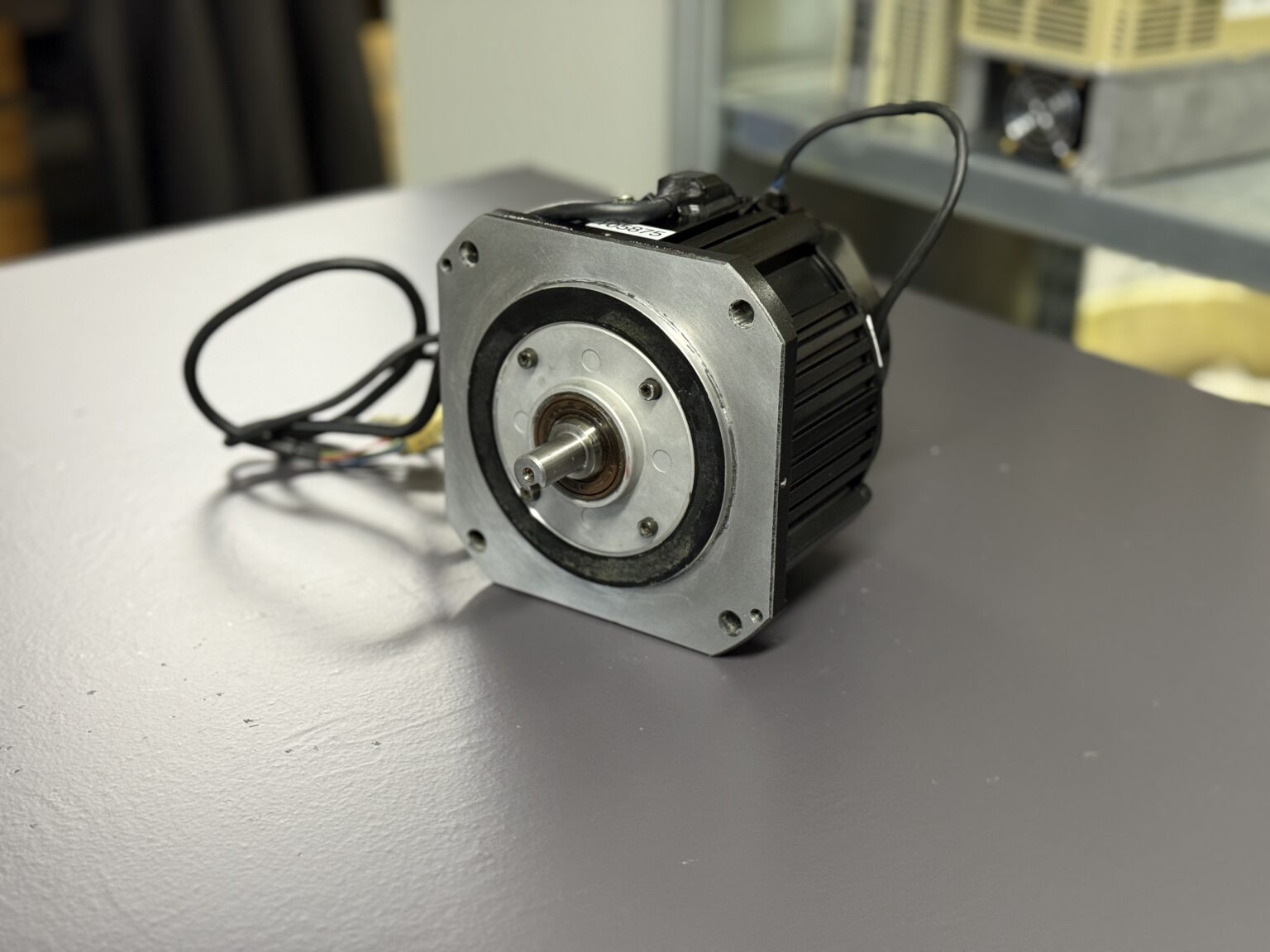 Reparatur eines Yaskawa AC Servo Motors SGMDH-06A2A-YR13 aus einem ...